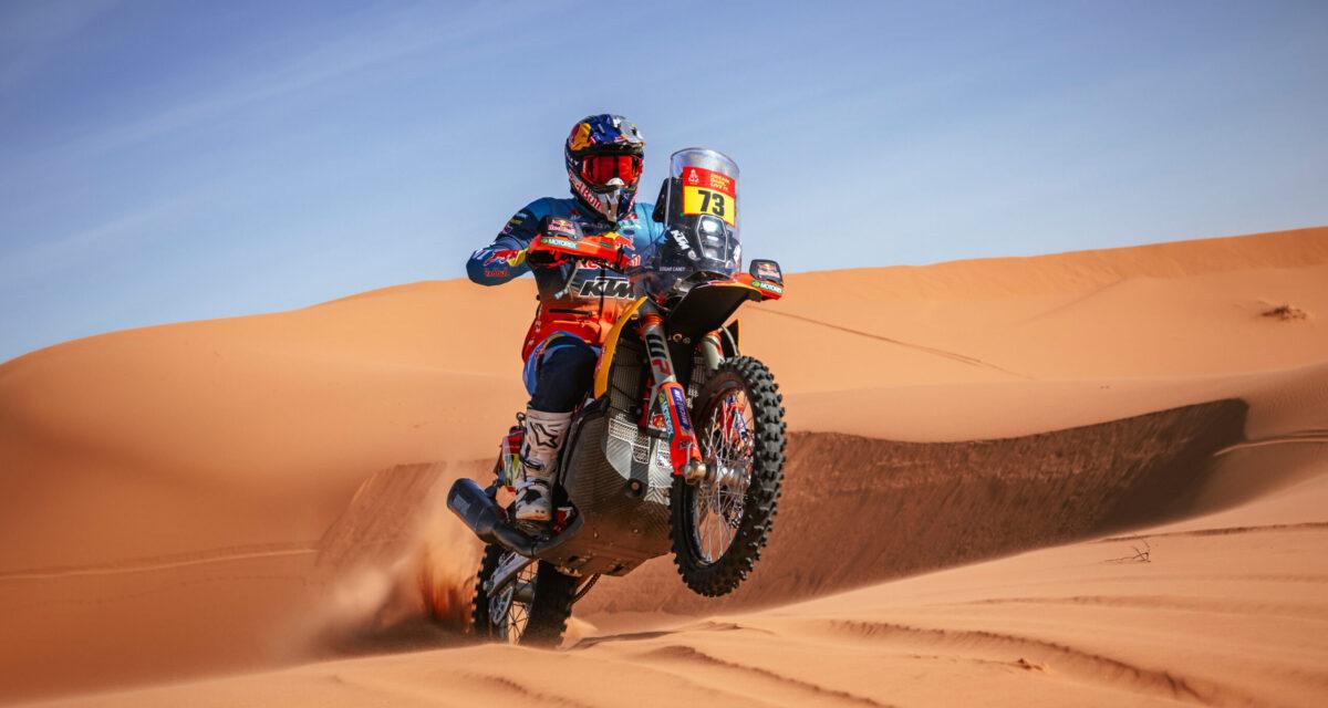 Dakar : le poids tout simplement dément que portent les motards durant ...